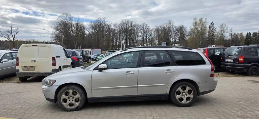 Pelēks Volvo V50 2007 Valmiera, ar dzinēja tilpumu 2.00 L un nobraukumu 340 tūkst. km par 1600 €, foto 6 vietnē AUTOMOTO.COM.LV