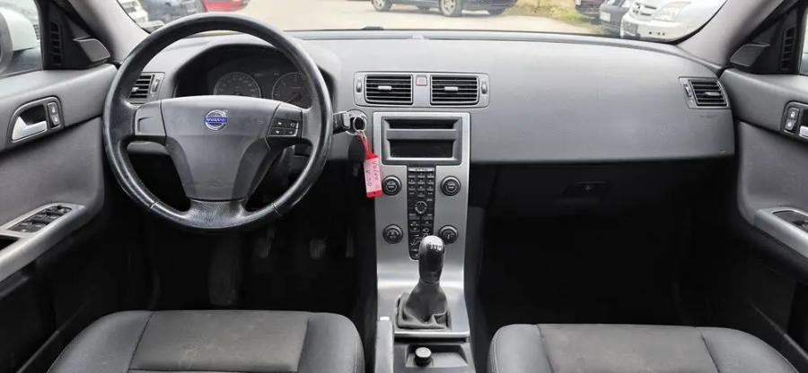 Pelēks Volvo V50 2007 Valmiera, ar dzinēja tilpumu 2.00 L un nobraukumu 340 tūkst. km par 1600 €, foto 8 vietnē AUTOMOTO.COM.LV