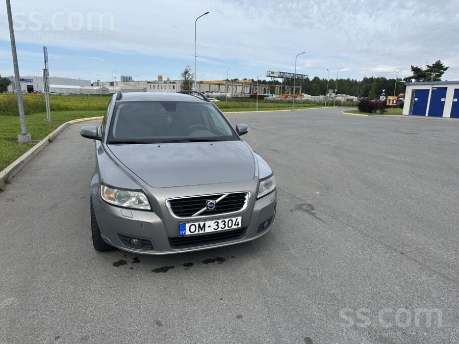 Grey Volvo V50 2007 in Liepaja, with an engine capacity of 1.80 L and mileage of 279 thousand km for 1900 €, photo 1 on AUTOMOTO.COM.LV
