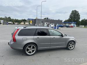 Grey Volvo V50 2007 in Liepaja, with an engine capacity of 1.80 L and mileage of 279 thousand km for 1900 €, photo 3 on AUTOMOTO.COM.LV