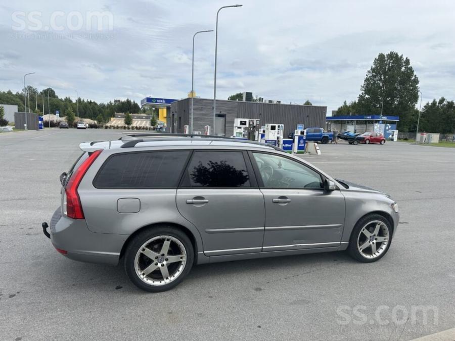 Grey Volvo V50 2007 in Liepaja, with an engine capacity of 1.80 L and mileage of 279 thousand km for 1900 €, photo 3 on AUTOMOTO.COM.LV