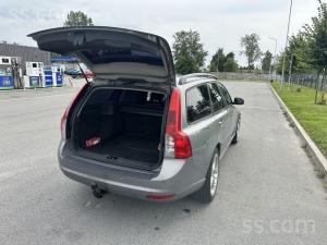 Grey Volvo V50 2007 in Liepaja, with an engine capacity of 1.80 L and mileage of 279 thousand km for 1900 €, photo 6 on AUTOMOTO.COM.LV