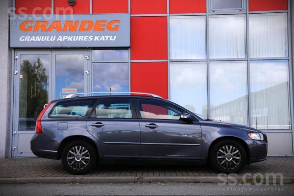 Grey Volvo V50 2007 in Riga, with an engine capacity of 1.60 L and mileage of 228 thousand km for 1795 €, photo 3 on AUTOMOTO.COM.LV