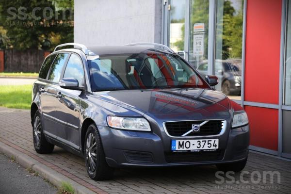 Grey Volvo V50 2007 in Riga, with an engine capacity of 1.60 L and mileage of 228 thousand km for 1795 €, photo 4 on AUTOMOTO.COM.LV