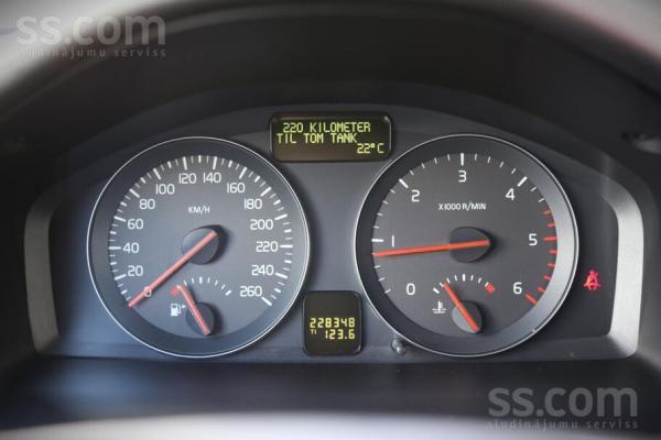 Grey Volvo V50 2007 in Riga, with an engine capacity of 1.60 L and mileage of 228 thousand km for 1795 €, photo 7 on AUTOMOTO.COM.LV