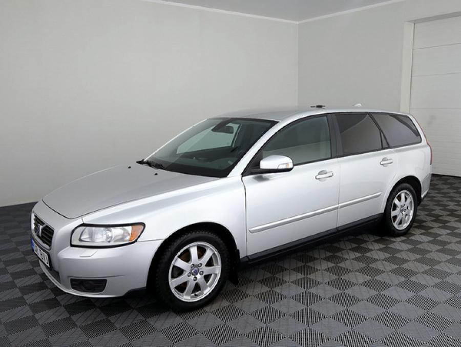 Grey Volvo V50 2007 in Tallinn, with an engine capacity of 1.60 L and mileage of 375 thousand km for 1599 €, photo 3 on AUTOMOTO.COM.LV