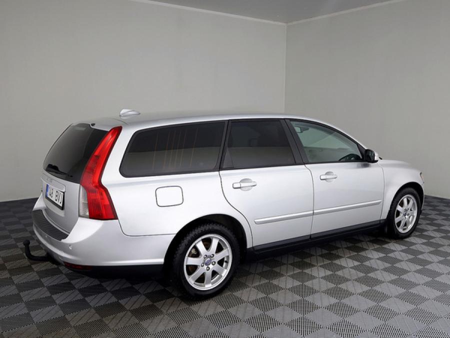 Grey Volvo V50 2007 in Tallinn, with an engine capacity of 1.60 L and mileage of 375 thousand km for 1599 €, photo 4 on AUTOMOTO.COM.LV