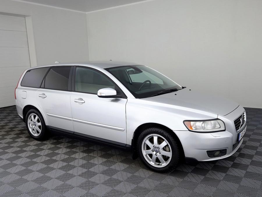 Grey Volvo V50 2007 in Tallinn, with an engine capacity of 1.60 L and mileage of 375 thousand km for 1599 €, photo 9 on AUTOMOTO.COM.LV