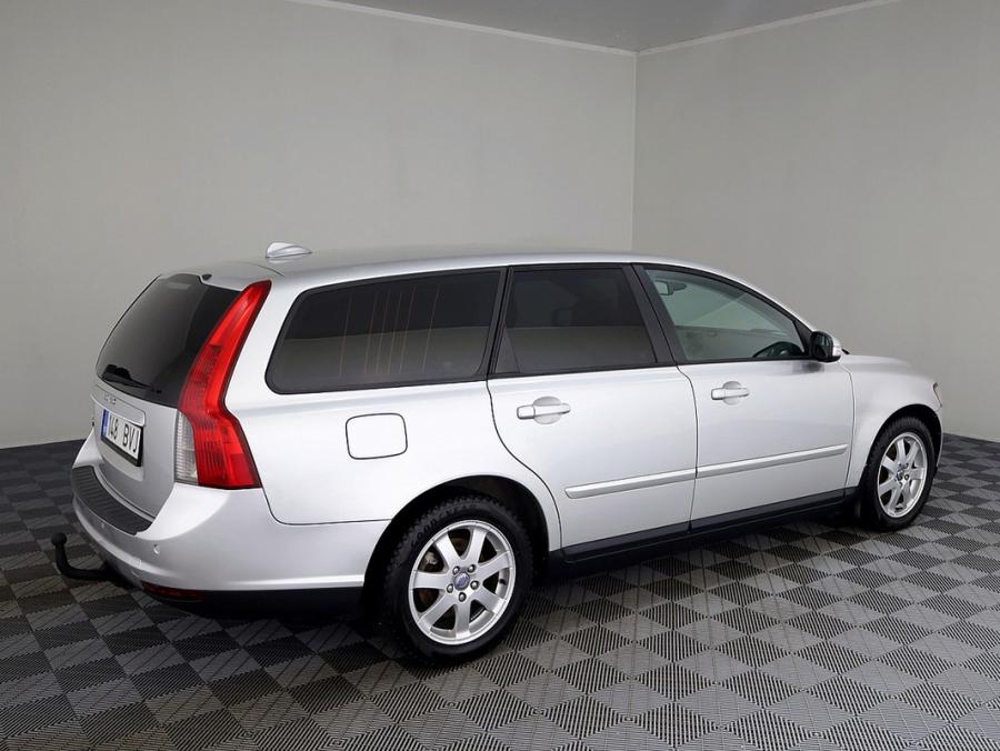Grey Volvo V50 2007 in Tallinn, with an engine capacity of 1.60 L and mileage of 375 thousand km for 1599 €, photo 11 on AUTOMOTO.COM.LV