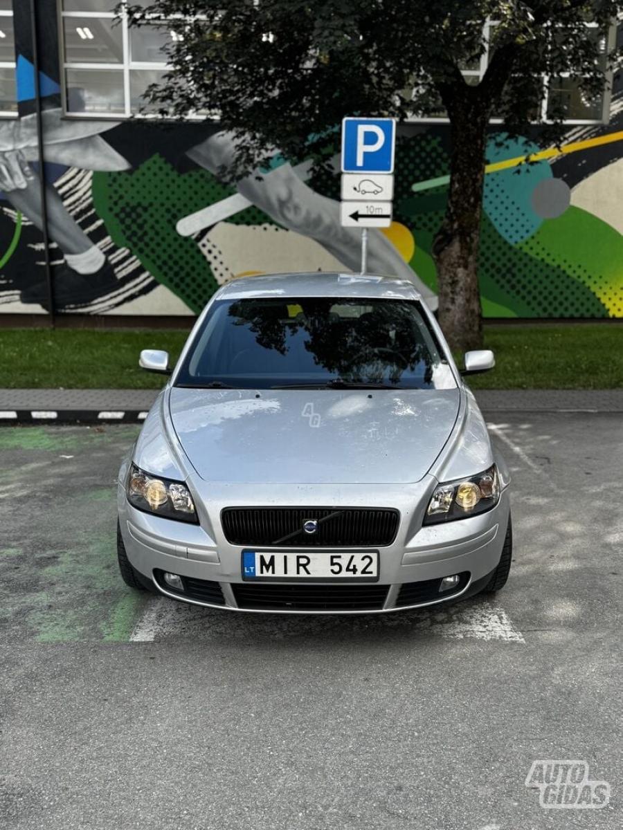 Pelēks Volvo V50 2007 Klaipėda, ar dzinēja tilpumu 2.00 L un nobraukumu 373 tūkst. km par 1999 €, foto 4 vietnē AUTOMOTO.COM.LV