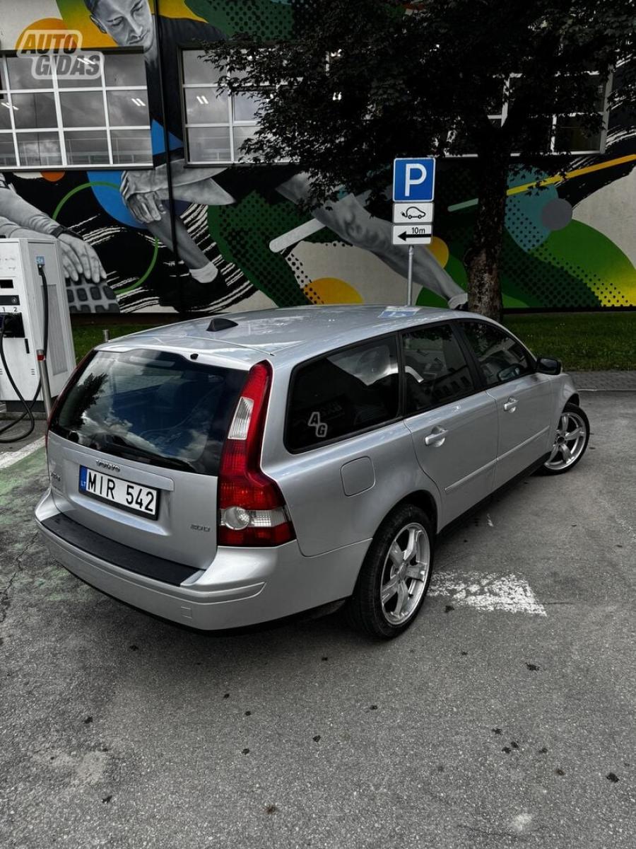 Pelēks Volvo V50 2007 Klaipėda, ar dzinēja tilpumu 2.00 L un nobraukumu 373 tūkst. km par 1999 €, foto 7 vietnē AUTOMOTO.COM.LV