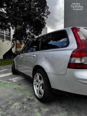 Pelēks Volvo V50 2007 Klaipėda, ar dzinēja tilpumu 2.00 L un nobraukumu 373 tūkst. km par 1999 €, foto 8 vietnē AUTOMOTO.COM.LV