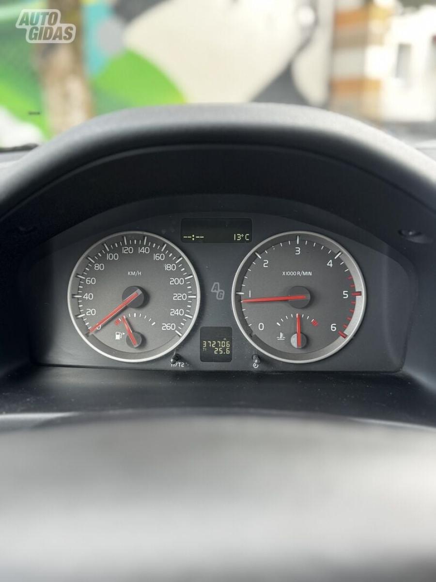 Pelēks Volvo V50 2007 Klaipėda, ar dzinēja tilpumu 2.00 L un nobraukumu 373 tūkst. km par 1999 €, foto 14 vietnē AUTOMOTO.COM.LV