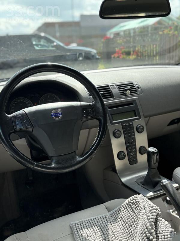 Pelēks Volvo V50 2007 Kuldīga, ar dzinēja tilpumu 2.00 L un nobraukumu 402 tūkst. km par 1200 €, foto 4 vietnē AUTOMOTO.COM.LV