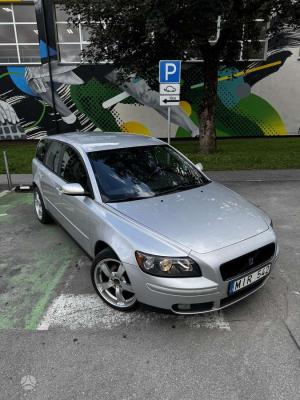 Grey Volvo V50 2007 in Klaipeda, with an engine capacity of 2.00 L and mileage of 372 thousand km for 1700 €, photo  on AUTOMOTO.COM.LV