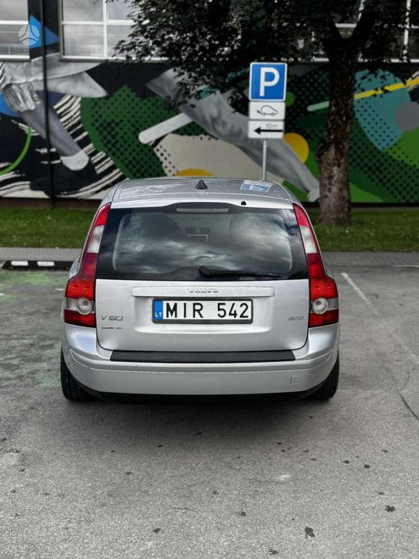 Volvo V50 2007 in Klaipeda on AUTOMOTO.COM.LV Grey Volvo V50 2007 in Klaipeda, with an engine capacity of 2.00 L and mileage of 372 thousand km for 1700 €, photo 6 on AUTOMOTO.COM.LV