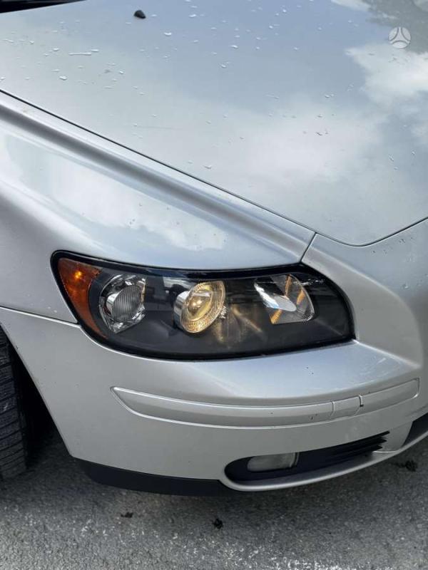 Volvo V50 2007 in Klaipeda on AUTOMOTO.COM.LV Grey Volvo V50 2007 in Klaipeda, with an engine capacity of 2.00 L and mileage of 372 thousand km for 1700 €, photo 10 on AUTOMOTO.COM.LV