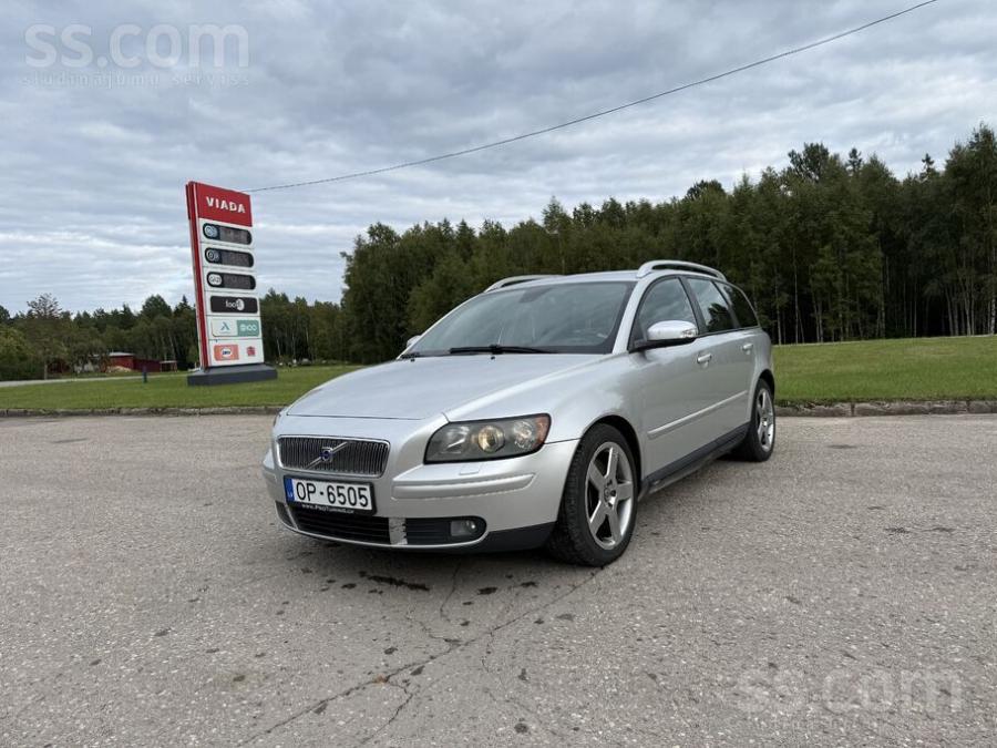 Grey Volvo V50 2007 in Madona, with an engine capacity of 2.40 L and mileage of 295 thousand km for 2100 €, photo 1 on AUTOMOTO.COM.LV