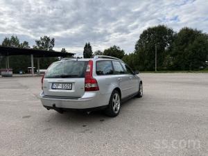 Grey Volvo V50 2007 in Madona, with an engine capacity of 2.40 L and mileage of 295 thousand km for 2100 €, photo 4 on AUTOMOTO.COM.LV