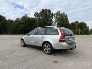 Grey Volvo V50 2007 in Madona, with an engine capacity of 2.40 L and mileage of 295 thousand km for 2100 €, photo 5 on AUTOMOTO.COM.LV