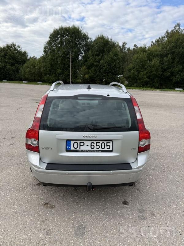 Volvo V50 2007 in Madona on AUTOMOTO.COM.LV Grey Volvo V50 2007 in Madona, with an engine capacity of 2.40 L and mileage of 295 thousand km for 2100 €, photo 6 on AUTOMOTO.COM.LV