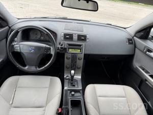 Grey Volvo V50 2007 in Madona, with an engine capacity of 2.40 L and mileage of 295 thousand km for 2100 €, photo 9 on AUTOMOTO.COM.LV