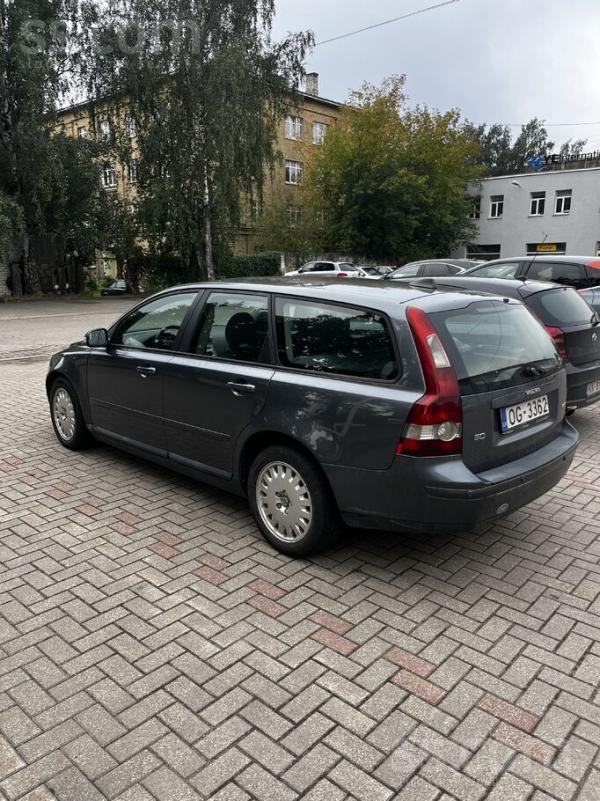 Вольво В50 2007 в Рига на AUTOMOTO.COM.LV Серый Вольво В50 2007 в Рига, объемом двигателя 2.00 л и пробегом 307 тыс. км за 1800 €, фото 4 на AUTOMOTO.COM.LV