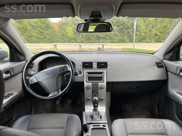 Grey Volvo V50 2007 in Liepaja, with an engine capacity of 2.00 L and mileage of 287 thousand km for 1300 €, photo 10 on AUTOMOTO.COM.LV