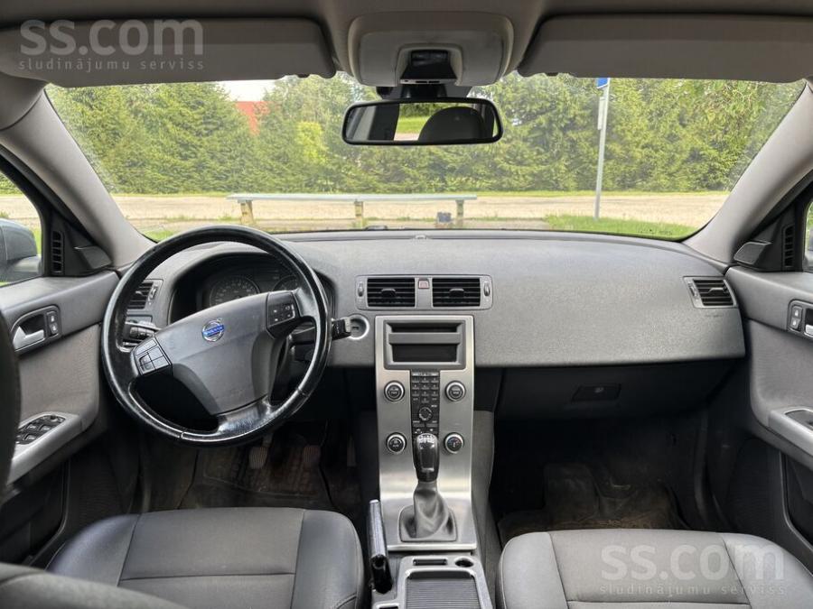 Grey Volvo V50 2007 in Liepaja, with an engine capacity of 2.00 L and mileage of 287 thousand km for 1300 €, photo 10 on AUTOMOTO.COM.LV