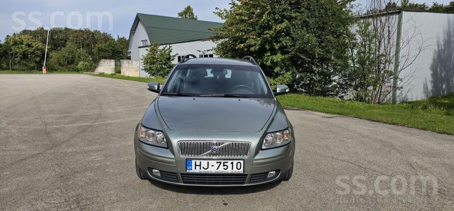 Pelēks Volvo V50 2007 Cēsis, ar dzinēja tilpumu 2.00 L un nobraukumu 284 tūkst. km par 1890 €, foto 1 vietnē AUTOMOTO.COM.LV