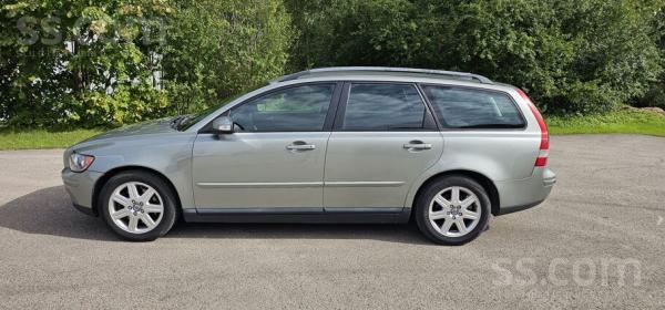 Volvo V50 2007 Cēsis vietnē Pelēks Volvo V50 2007 Cēsis, ar dzinēja tilpumu 2.00 L un nobraukumu 284 tūkst. km par 1890 €, foto 4 vietnē AUTOMOTO.COM.LV