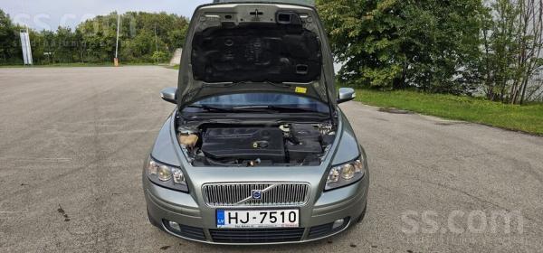 Volvo V50 2007 Cēsis vietnē Pelēks Volvo V50 2007 Cēsis, ar dzinēja tilpumu 2.00 L un nobraukumu 284 tūkst. km par 1890 €, foto 6 vietnē AUTOMOTO.COM.LV