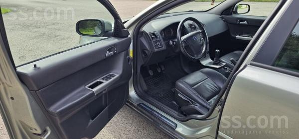 Volvo V50 2007 Cēsis vietnē Pelēks Volvo V50 2007 Cēsis, ar dzinēja tilpumu 2.00 L un nobraukumu 284 tūkst. km par 1890 €, foto 8 vietnē AUTOMOTO.COM.LV