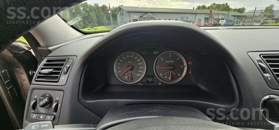 Pelēks Volvo V50 2007 Cēsis, ar dzinēja tilpumu 2.00 L un nobraukumu 284 tūkst. km par 1890 €, foto 13 vietnē AUTOMOTO.COM.LV