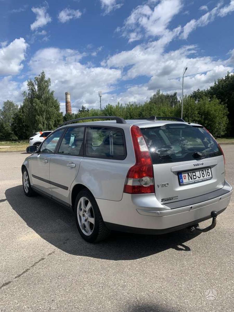 Grey Volvo V50 2007 in Kaunas, with an engine capacity of 2.00 L and mileage of 280 thousand km for 2080 €, photo 6 on AUTOMOTO.COM.LV