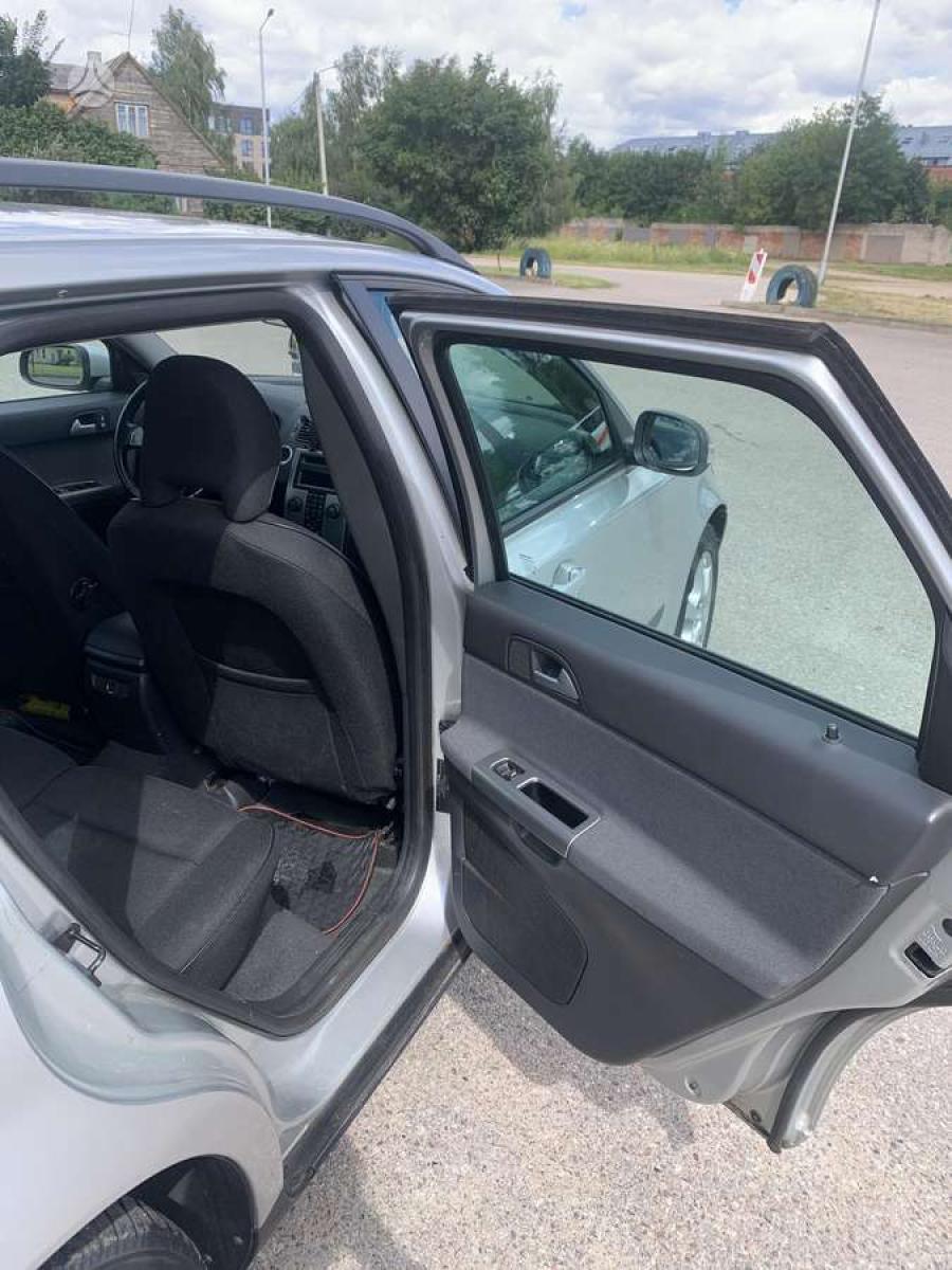 Grey Volvo V50 2007 in Kaunas, with an engine capacity of 2.00 L and mileage of 280 thousand km for 2080 €, photo 13 on AUTOMOTO.COM.LV