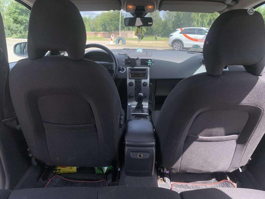 Grey Volvo V50 2007 in Kaunas, with an engine capacity of 2.00 L and mileage of 280 thousand km for 2080 €, photo 16 on AUTOMOTO.COM.LV