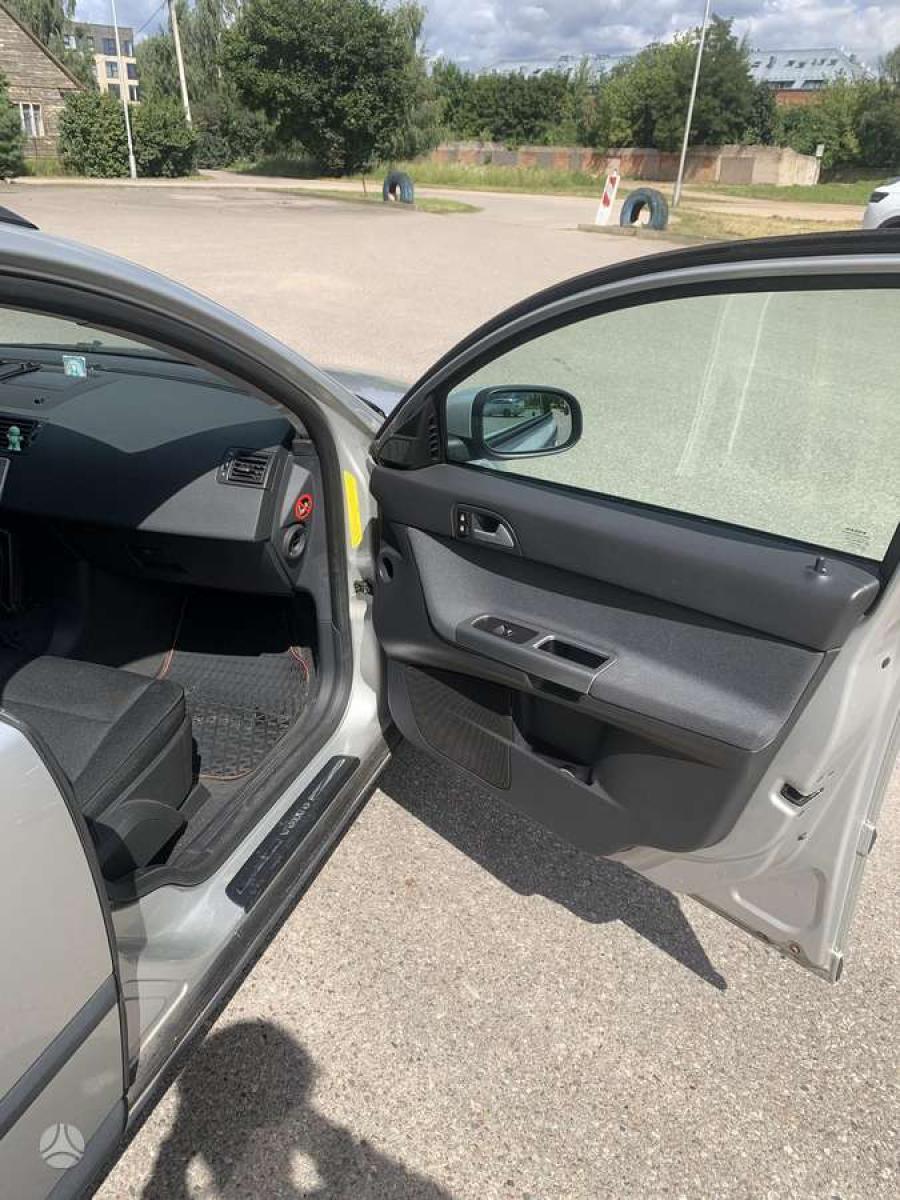 Grey Volvo V50 2007 in Kaunas, with an engine capacity of 2.00 L and mileage of 280 thousand km for 2080 €, photo 18 on AUTOMOTO.COM.LV