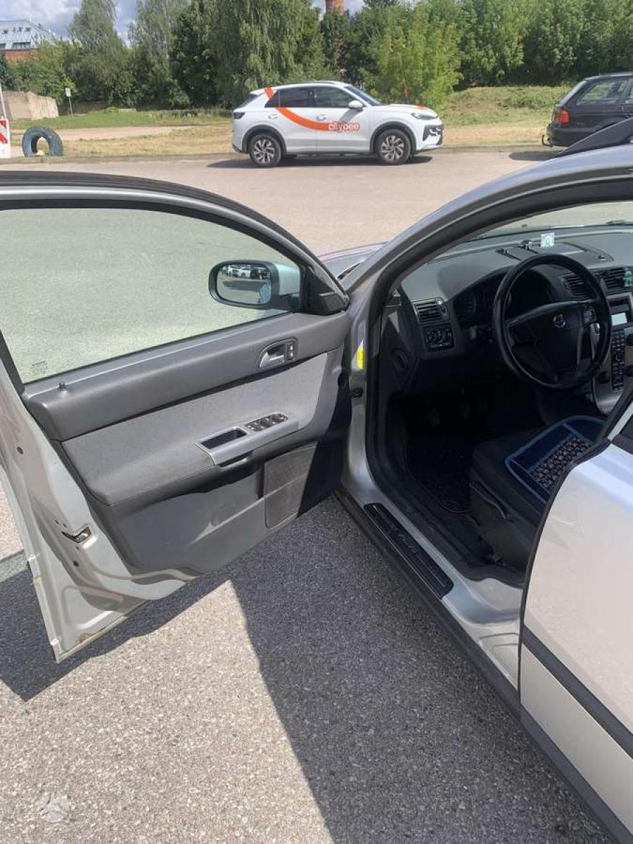 Grey Volvo V50 2007 in Kaunas, with an engine capacity of 2.00 L and mileage of 280 thousand km for 2080 €, photo 19 on AUTOMOTO.COM.LV