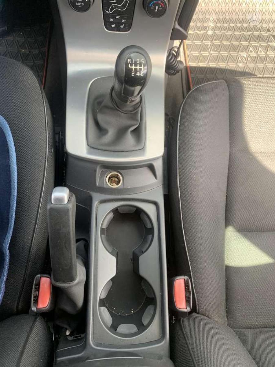 Grey Volvo V50 2007 in Kaunas, with an engine capacity of 2.00 L and mileage of 280 thousand km for 2080 €, photo 21 on AUTOMOTO.COM.LV