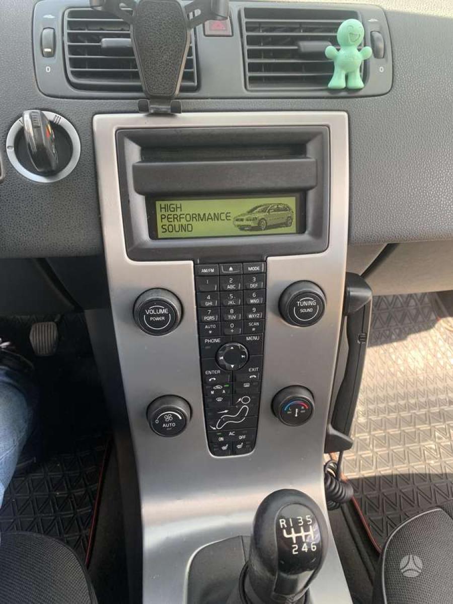 Grey Volvo V50 2007 in Kaunas, with an engine capacity of 2.00 L and mileage of 280 thousand km for 2080 €, photo 22 on AUTOMOTO.COM.LV