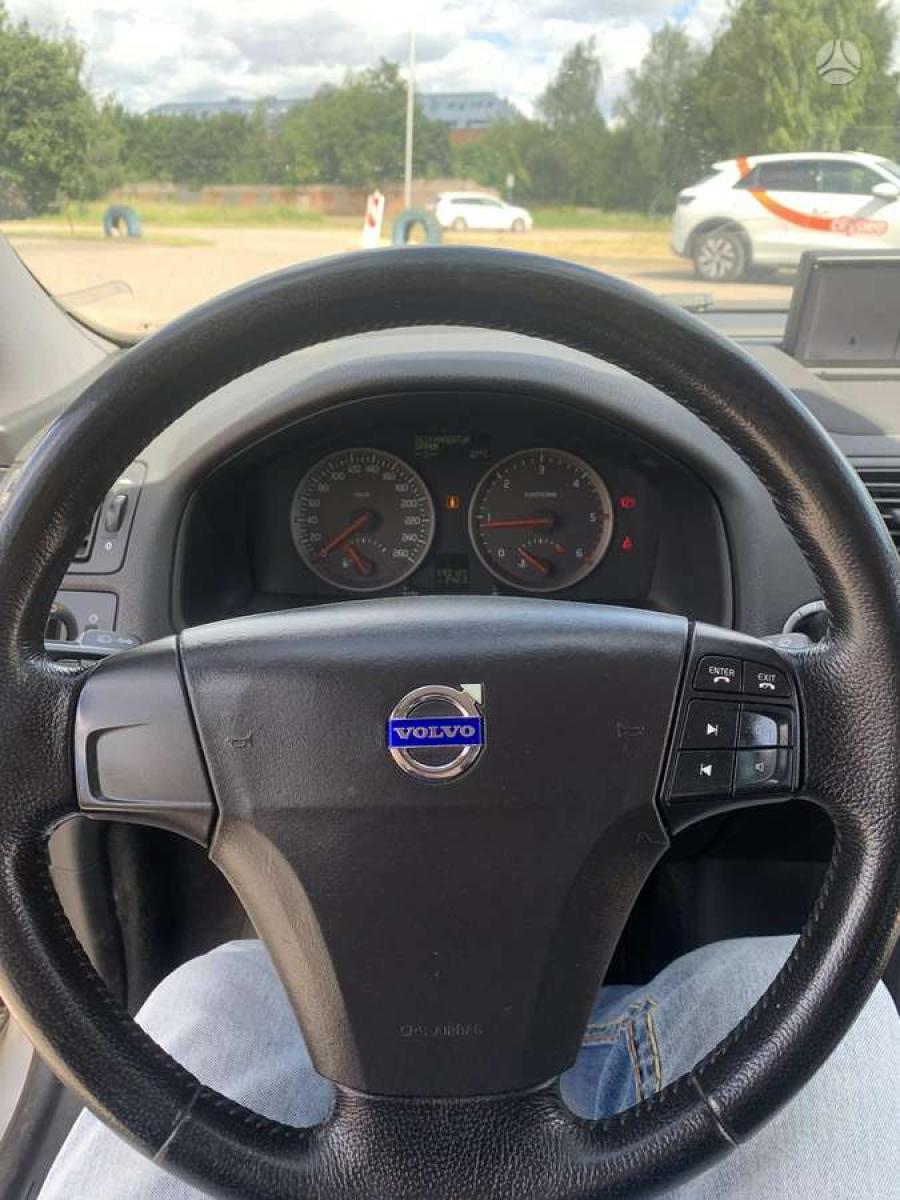 Grey Volvo V50 2007 in Kaunas, with an engine capacity of 2.00 L and mileage of 280 thousand km for 2080 €, photo 24 on AUTOMOTO.COM.LV