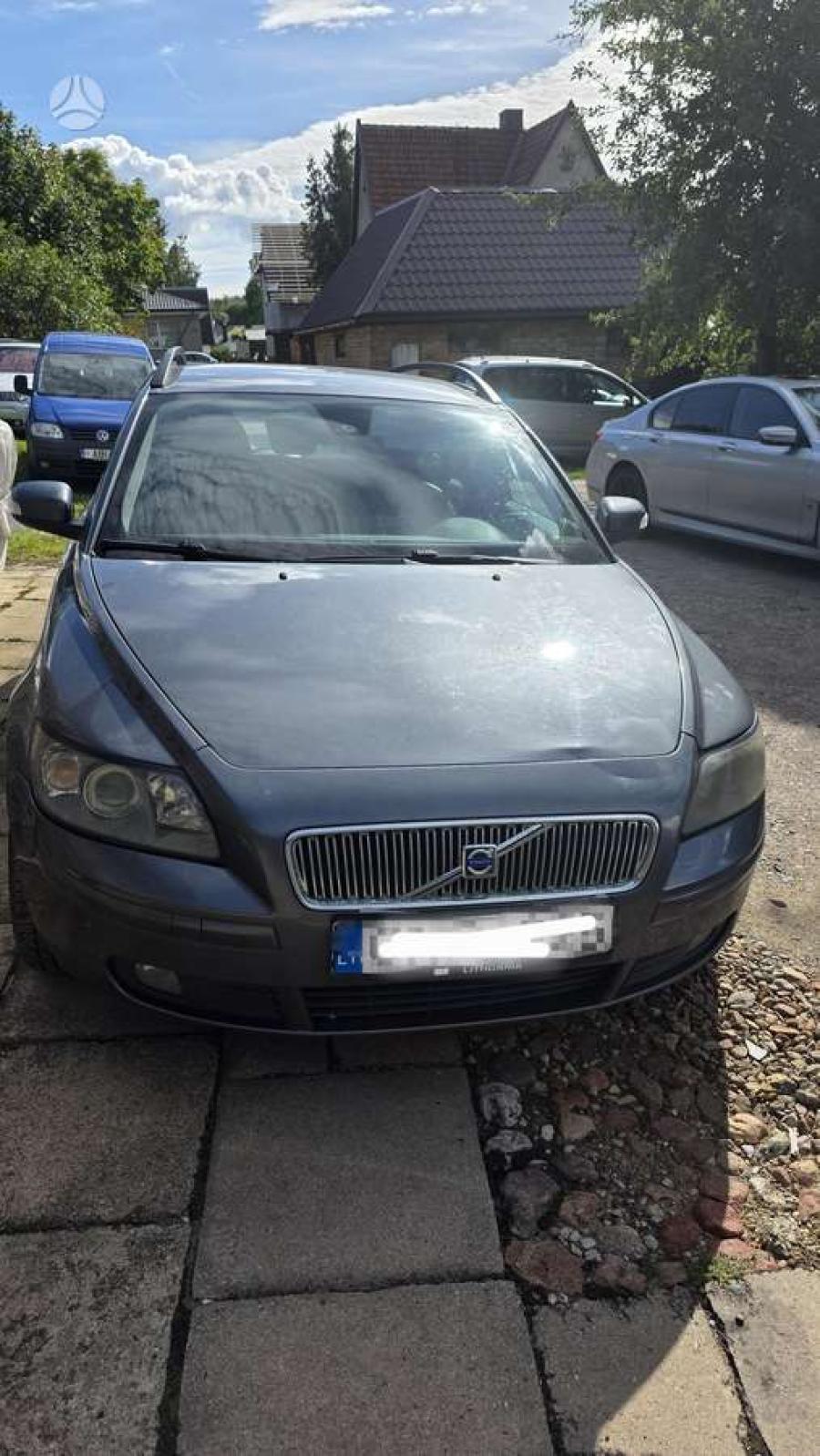 Grey Volvo V50 2007 in Kaunas, with an engine capacity of 1.60 L and mileage of 300 thousand km for 1400 €, photo 1 on AUTOMOTO.COM.LV