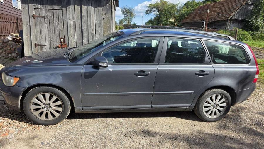 Grey Volvo V50 2007 in Kaunas, with an engine capacity of 1.60 L and mileage of 300 thousand km for 1400 €, photo 3 on AUTOMOTO.COM.LV