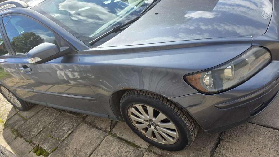 Grey Volvo V50 2007 in Kaunas, with an engine capacity of 1.60 L and mileage of 300 thousand km for 1400 €, photo 6 on AUTOMOTO.COM.LV