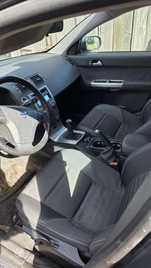 Grey Volvo V50 2007 in Kaunas, with an engine capacity of 1.60 L and mileage of 300 thousand km for 1400 €, photo 7 on AUTOMOTO.COM.LV