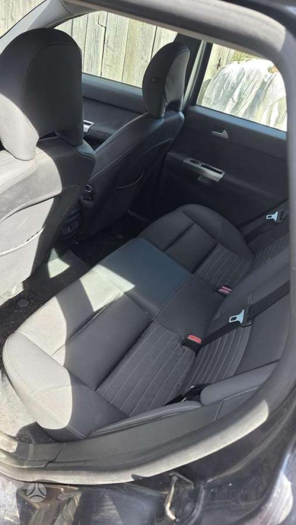 Pelēks Volvo V50 2007 Kauņa, ar dzinēja tilpumu 1.60 L un nobraukumu 300 tūkst. km par 1400 €, foto 8 vietnē AUTOMOTO.COM.LV