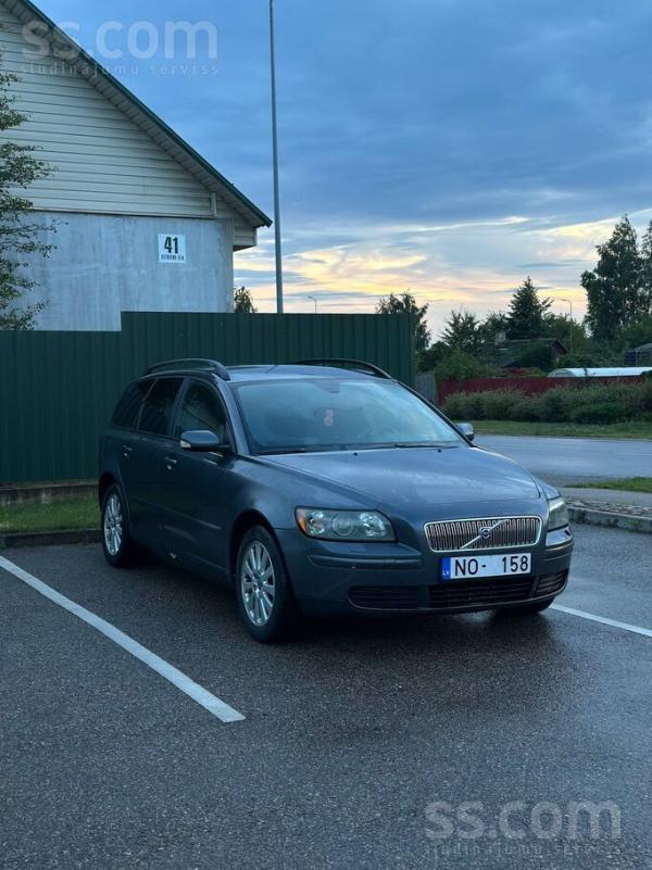 Pelēks Volvo V50 2007 Rīga, ar dzinēja tilpumu 2.00 L un nobraukumu 354 tūkst. km par 1650 €, foto 1 vietnē AUTOMOTO.COM.LV
