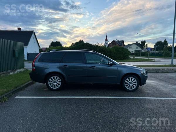 Pelēks Volvo V50 2007 Rīga, ar dzinēja tilpumu 2.00 L un nobraukumu 354 tūkst. km par 1650 €, foto 3 vietnē AUTOMOTO.COM.LV