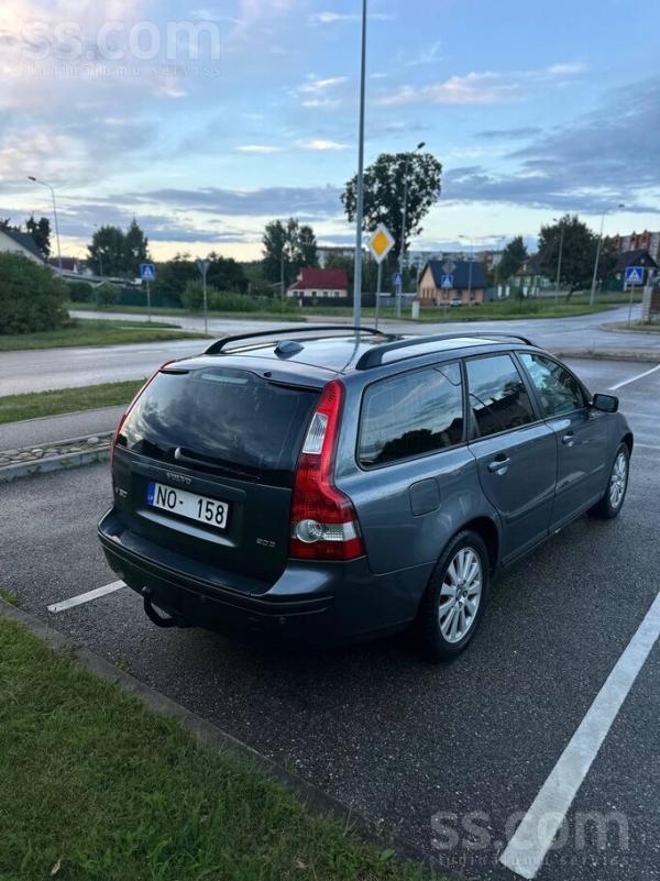 Pelēks Volvo V50 2007 Rīga, ar dzinēja tilpumu 2.00 L un nobraukumu 354 tūkst. km par 1650 €, foto 4 vietnē AUTOMOTO.COM.LV